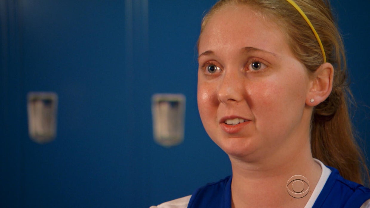 Lauren Hill, who's dying of cancer, realizes basketball dream - CBS News