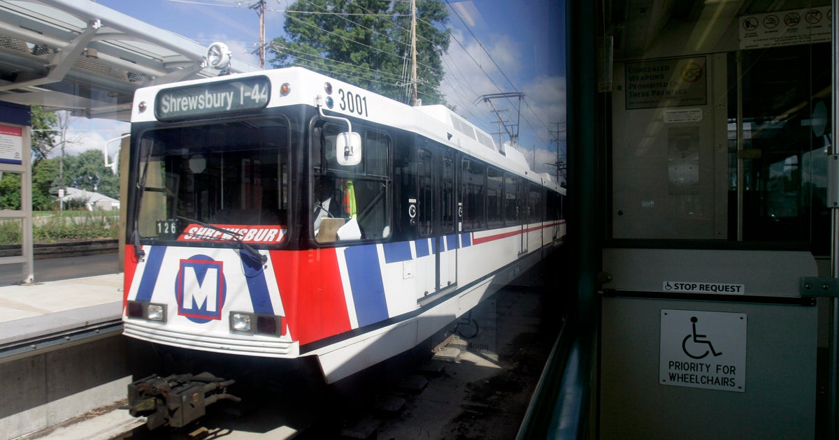 21 hurt in St. Louis commuter train crash - CBS News