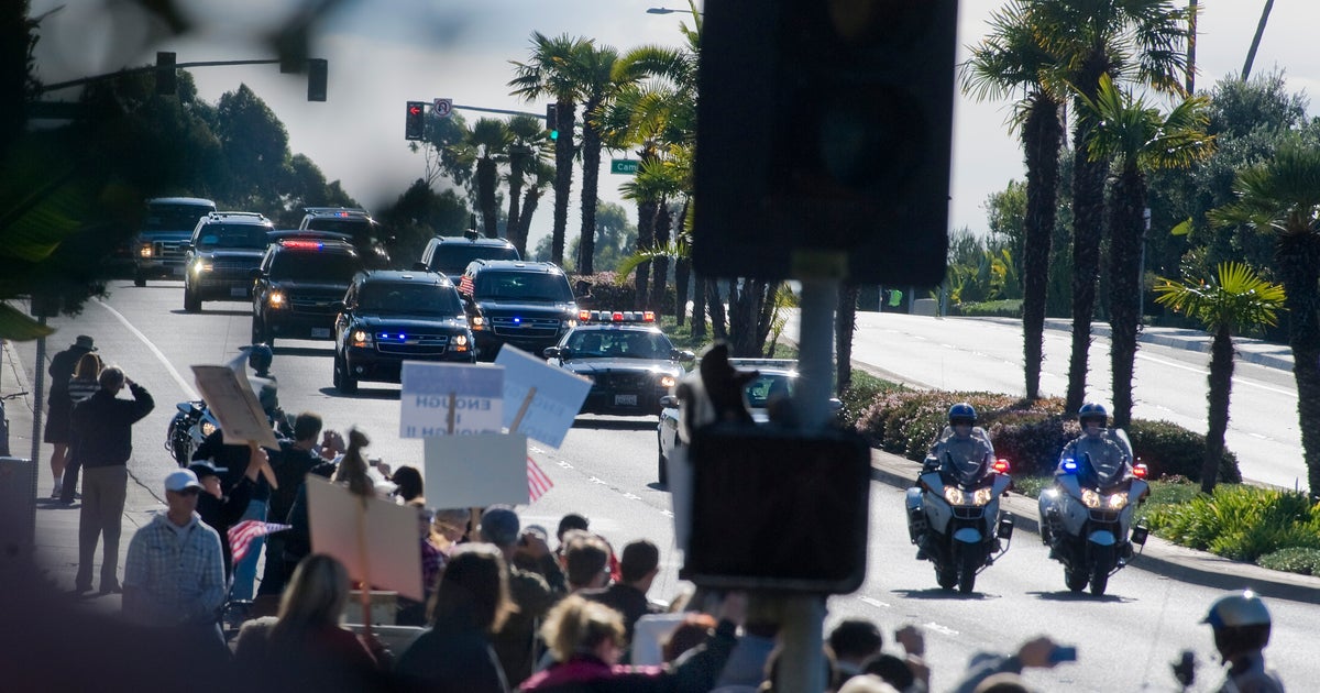 White House hires volunteers to drive in presidential motorcade - CBS News