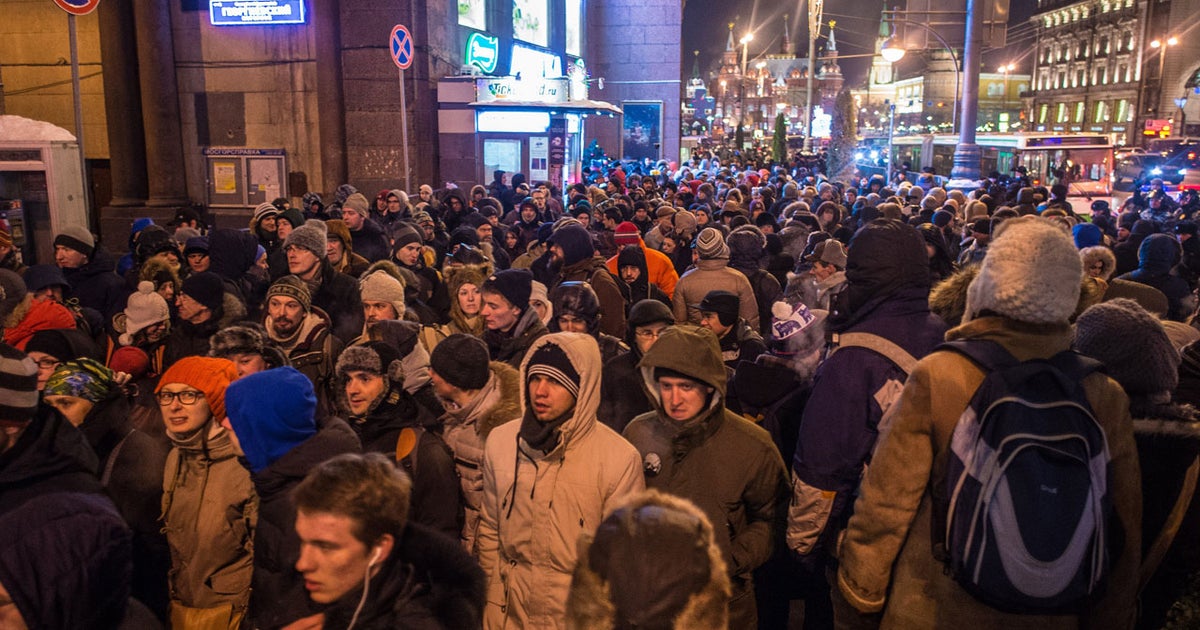 Thousands rally after Russia convicts opposition leader - CBS News