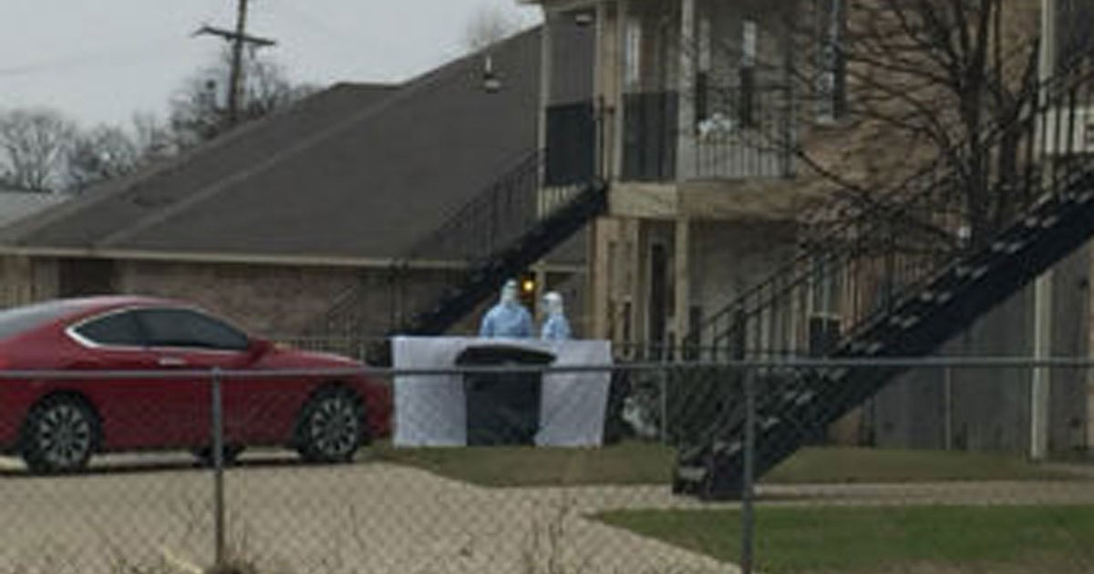 Ebola tests negative for Texas soldier found dead in yard - CBS News
