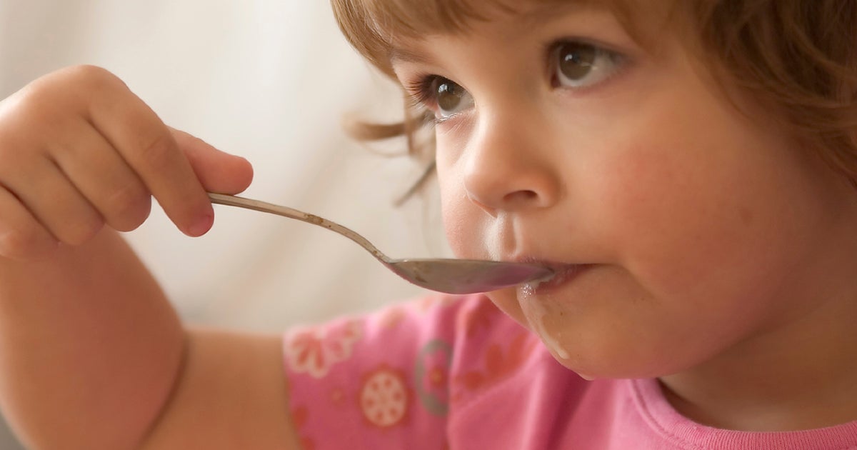 More Americans struggling to buy food, especially those with kids - CBS ...