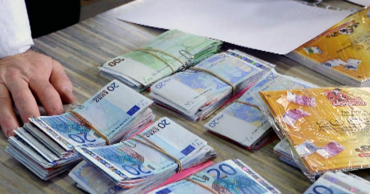 Monopoly puts real money into game sets - CBS News