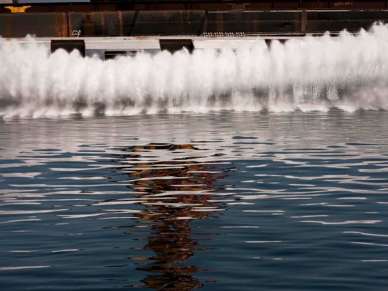 Retired NYC subway cars dumped into Atlantic Ocean for artificial reef ...