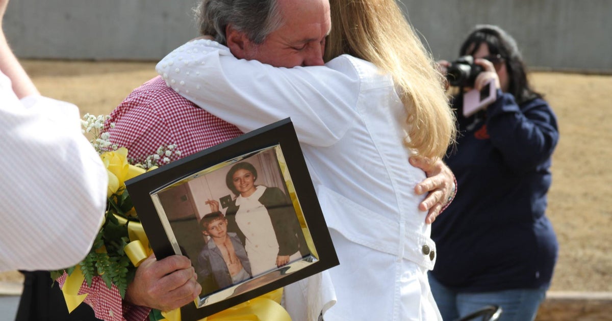 Alabama man reunited with nurse who helped him 40 years ago - CBS News