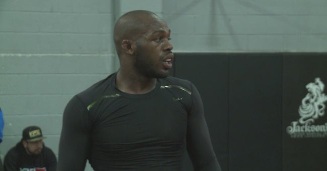 UFC champ Jon Jones ran from crash in Albuquerque, New Mexico, returned ...