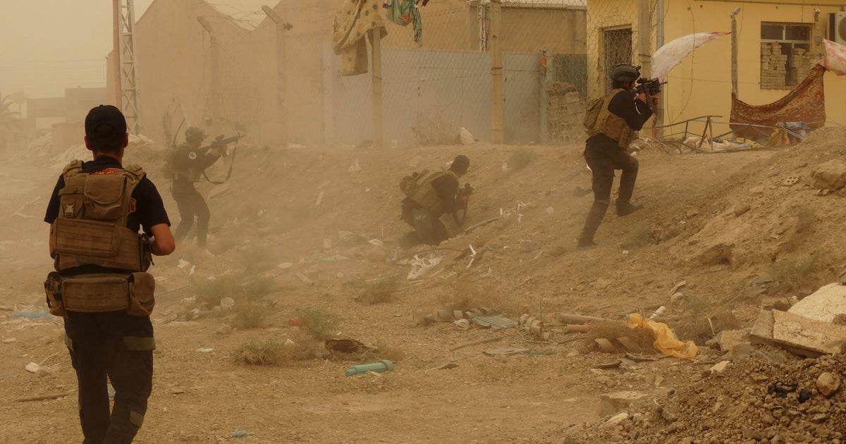ISIS seizes government compound after "vicious attack" in Ramadi - CBS News