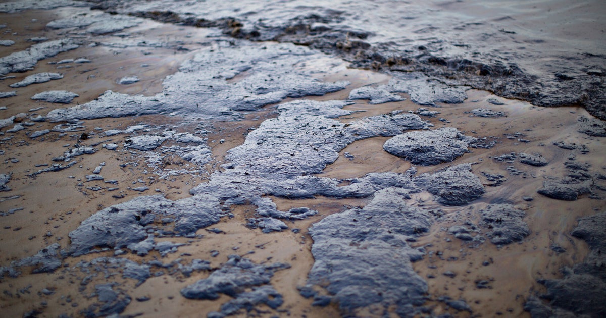 Tar from central California oil spill washes up in L.A. area - CBS News