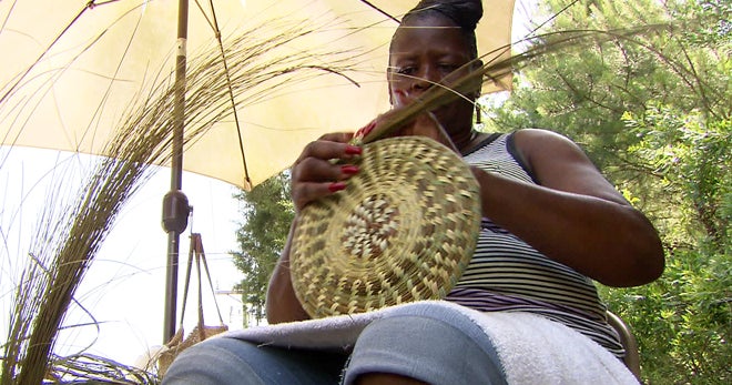 Basket weavers keep an age-old tradition alive - CBS News