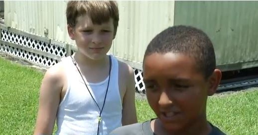 Florida boys rescue toddlers from burning home - CBS News
