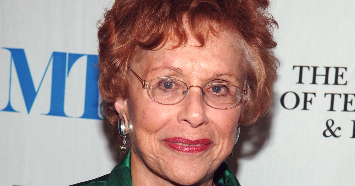 Pioneering TV journalist Marlene Sanders dead at 84 - CBS News