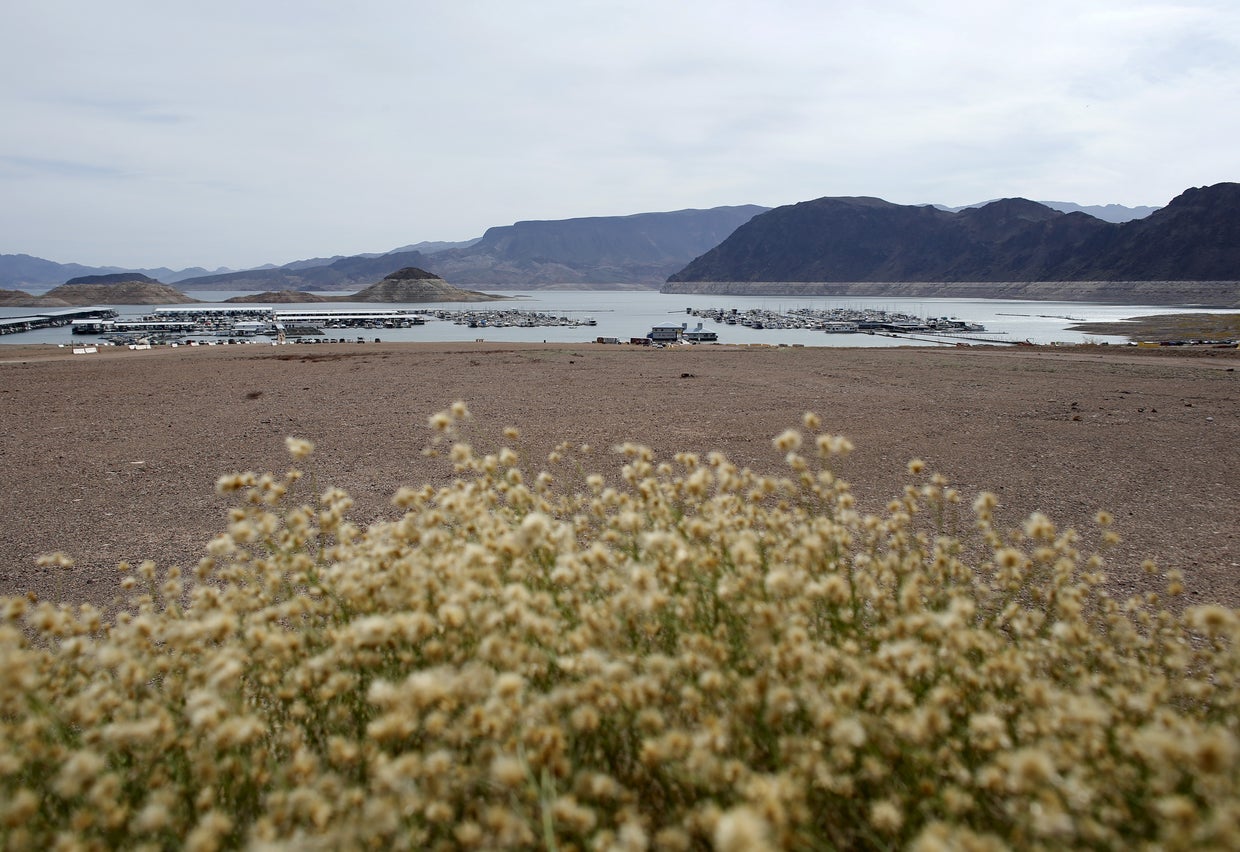 "The shrinking lake" - Lake Mead at historic lows