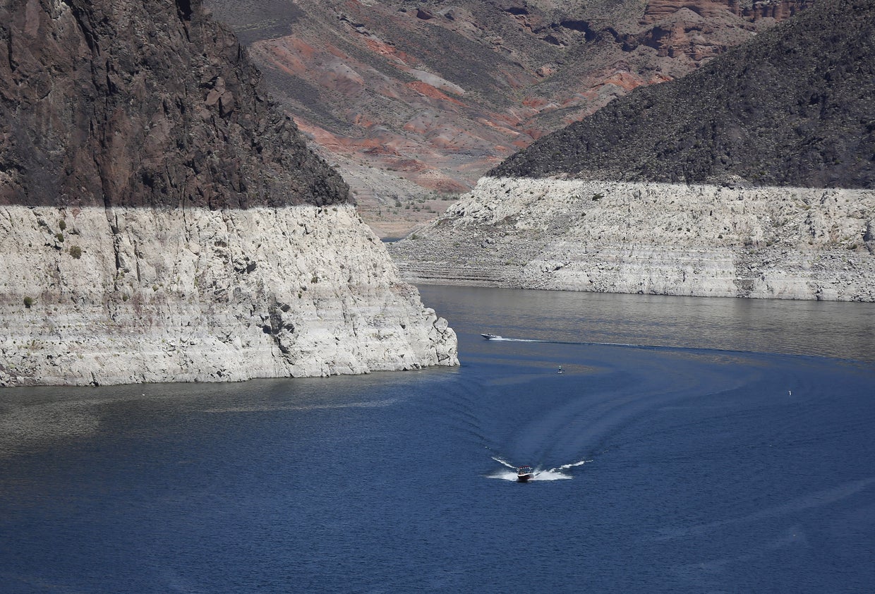 "The shrinking lake" - Lake Mead at historic lows