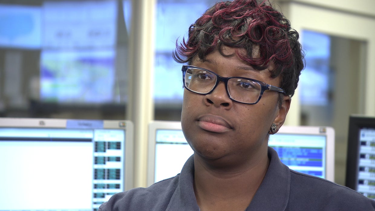 10 years after Katrina, operators remember agonizing 911 calls - CBS News