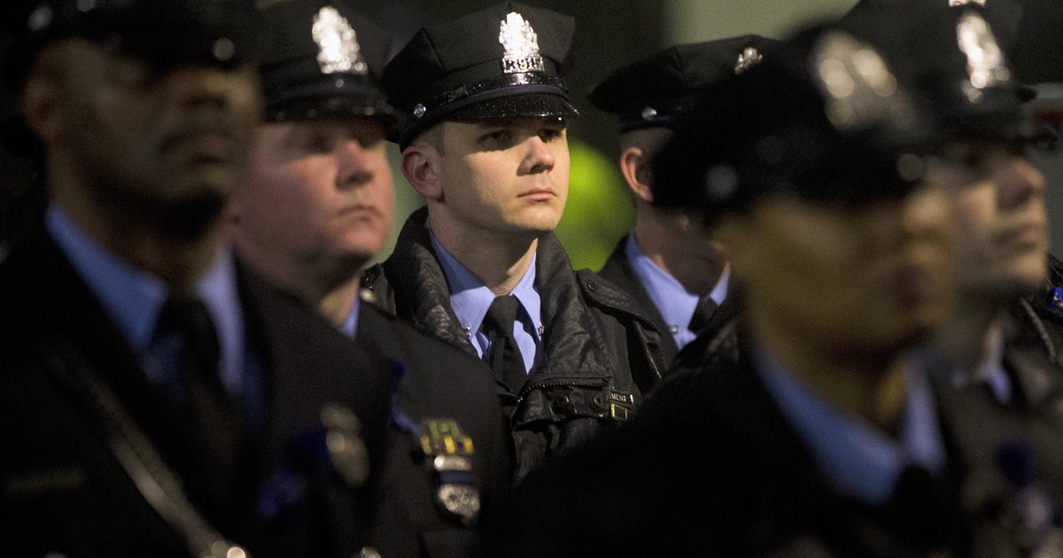 Officers wanted: Police departments struggle with recruiting - CBS News
