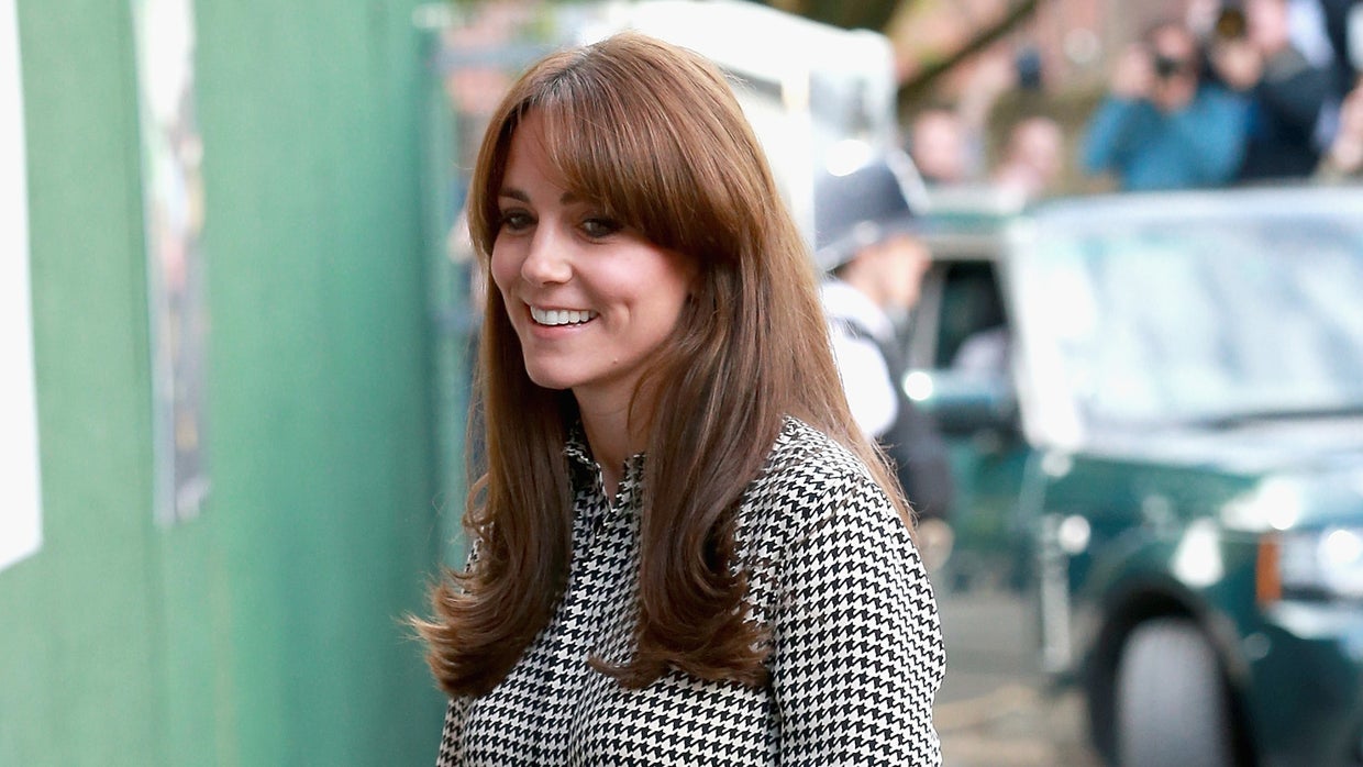 Duchess Kate shows off new bangs during solo engagement - CBS News