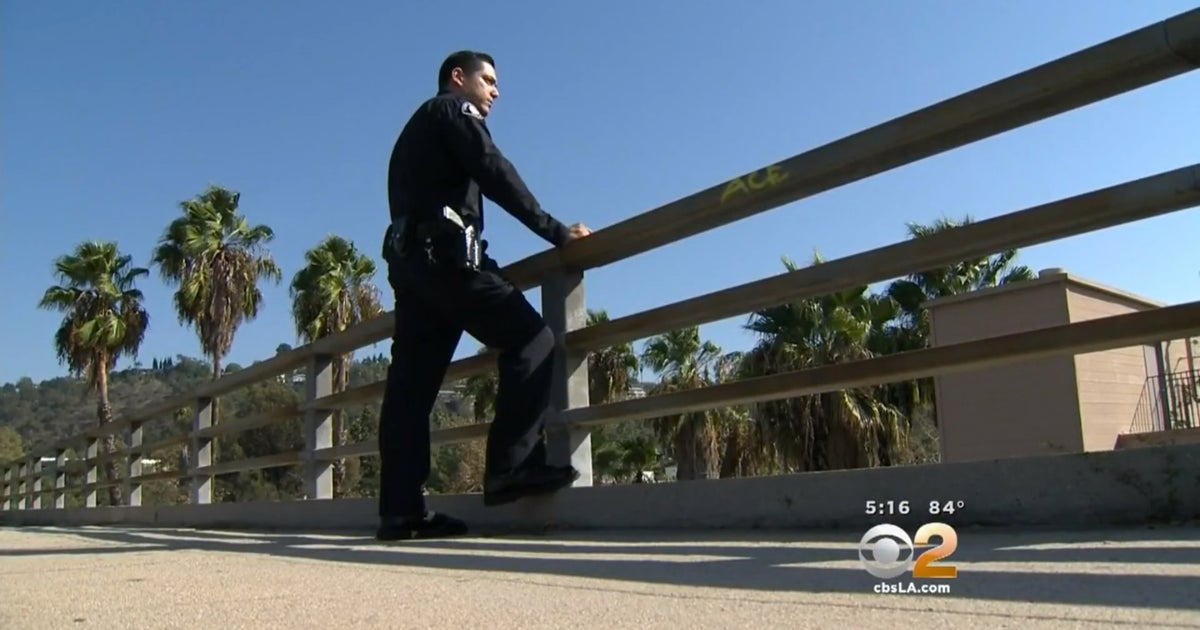 Rookie cop Chris Perez talks girl,12, out of jumping from 80-foot ...