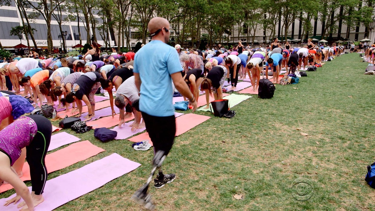 Legless wounded warrior Dan Nevins trains hundreds in yoga Elaine ...