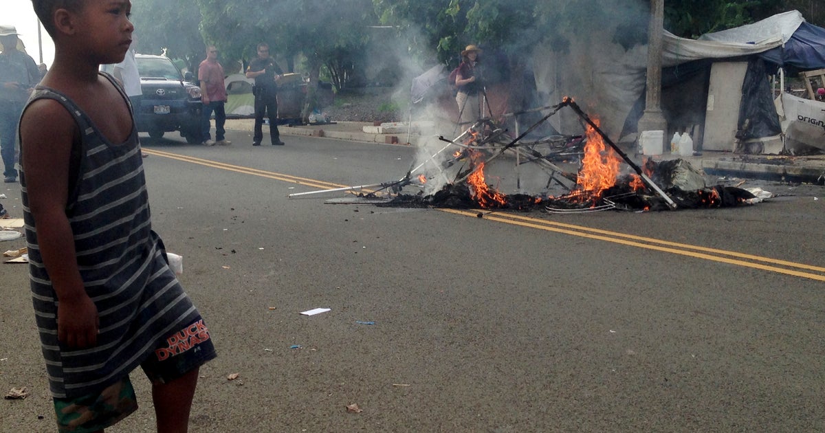 Homeless camp "swept" in Hawaii one of nation's largest - CBS News