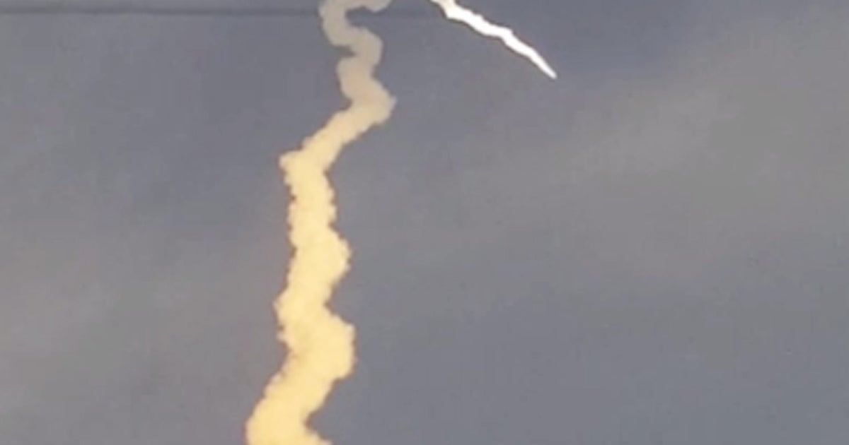Hawaii's first rocket launch, of 55-foot "Super Strypi" rocket, fails ...