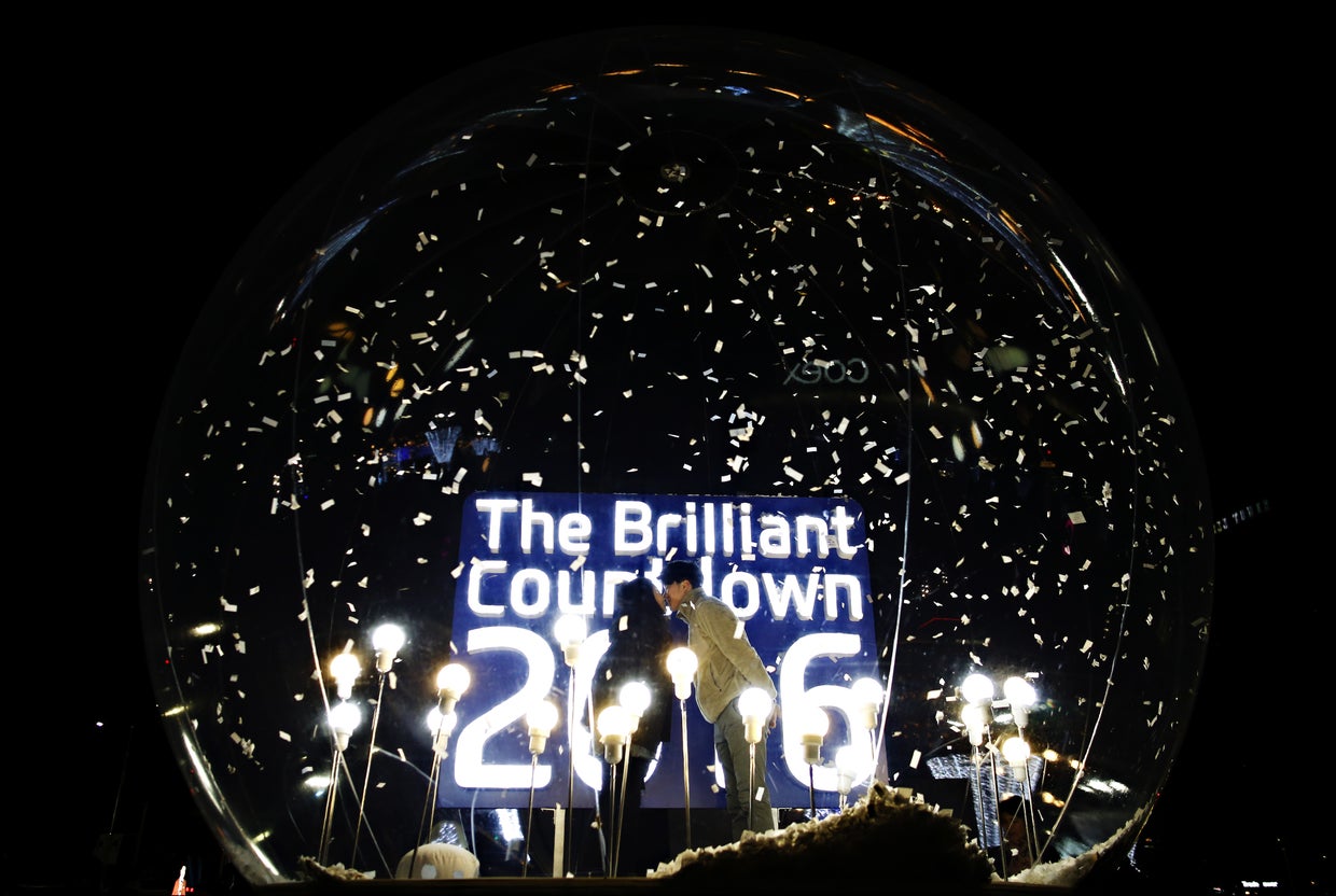 2016: Ringing in the New Year around the world