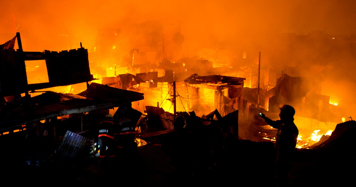 Fire razes Tondo slum in Philippines capital Manila on New Year's Eve ...