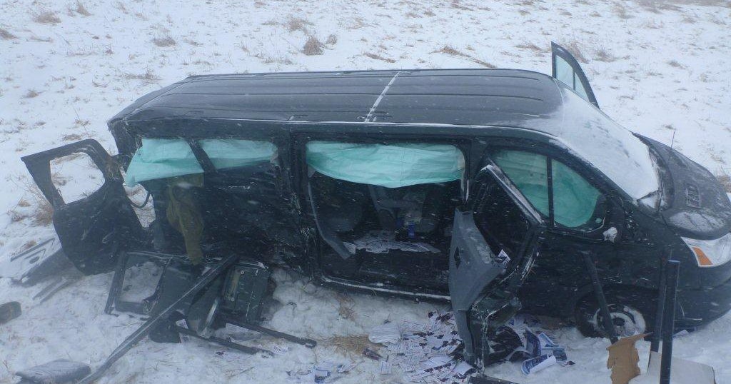 Carson campaign confirms volunteer has died after crash - CBS News
