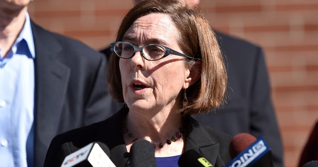Oregon standoff: Governor Kate Brown calls on feds to act against Ammon ...