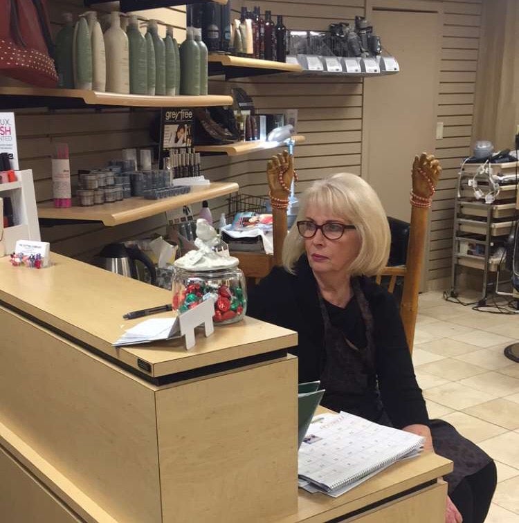 Des Moines hairdresser relishes her small part of political history ...