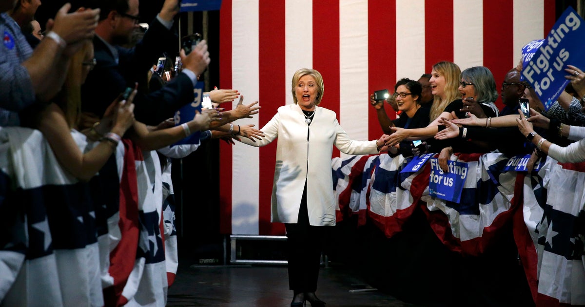 Super Tuesday 2016: Hillary Clinton sharpens GOP, Trump attacks at ...