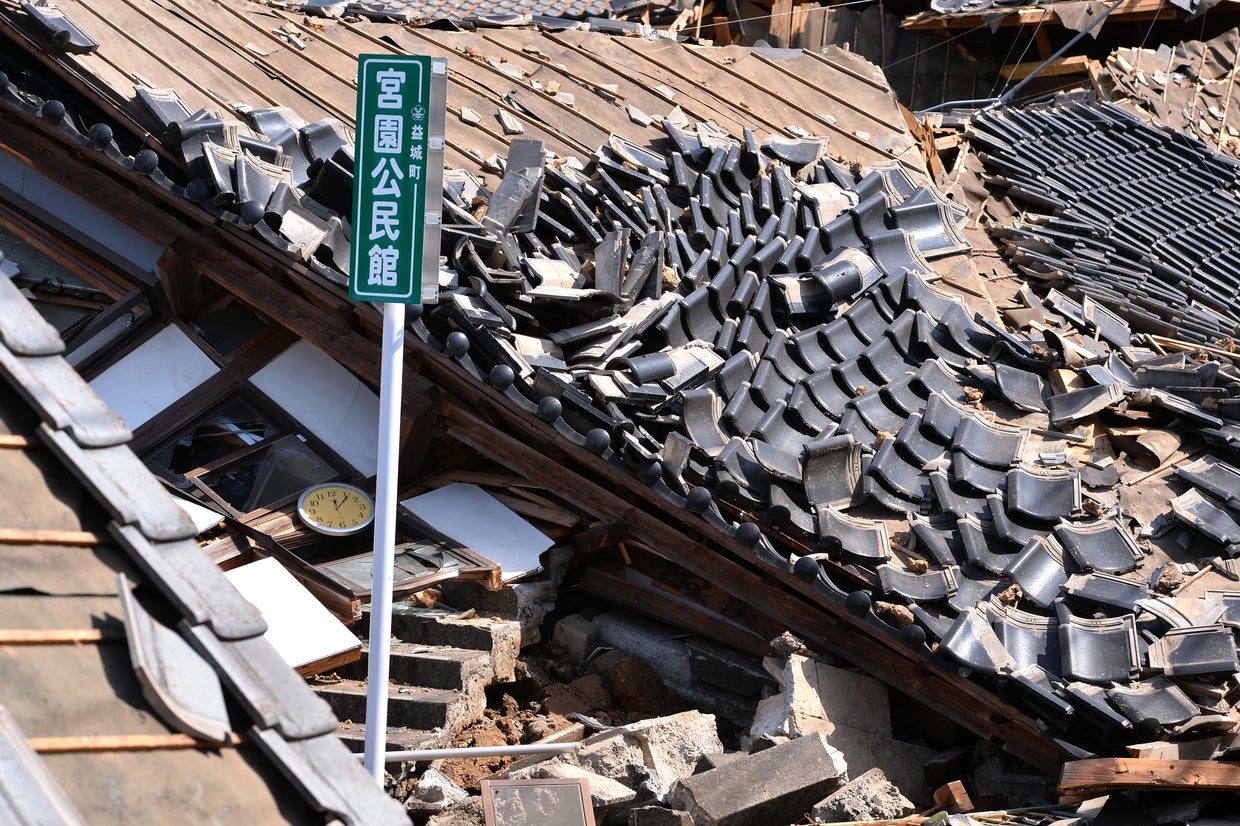 Powerful quakes strike Japan