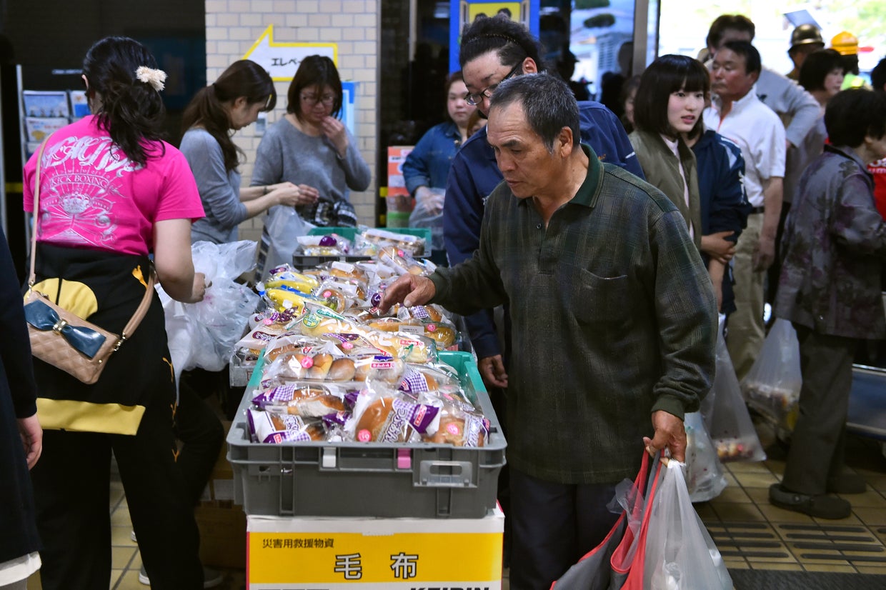 Powerful quakes strike Japan