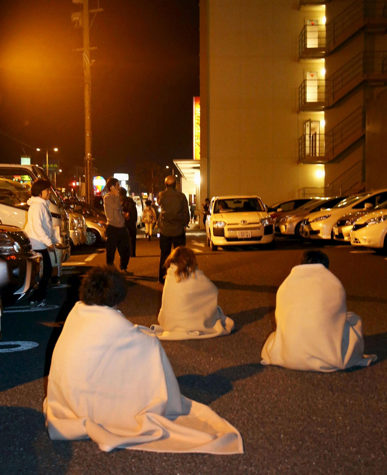 Powerful quakes strike Japan