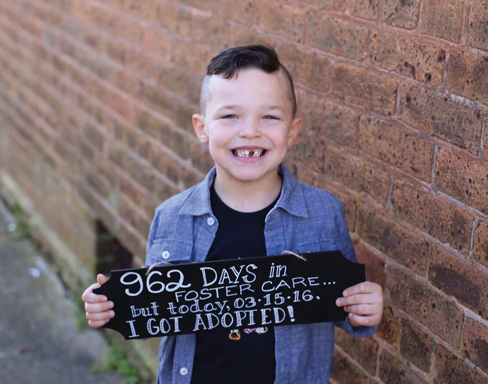 29 heartwarming photos of foster kids getting adopted