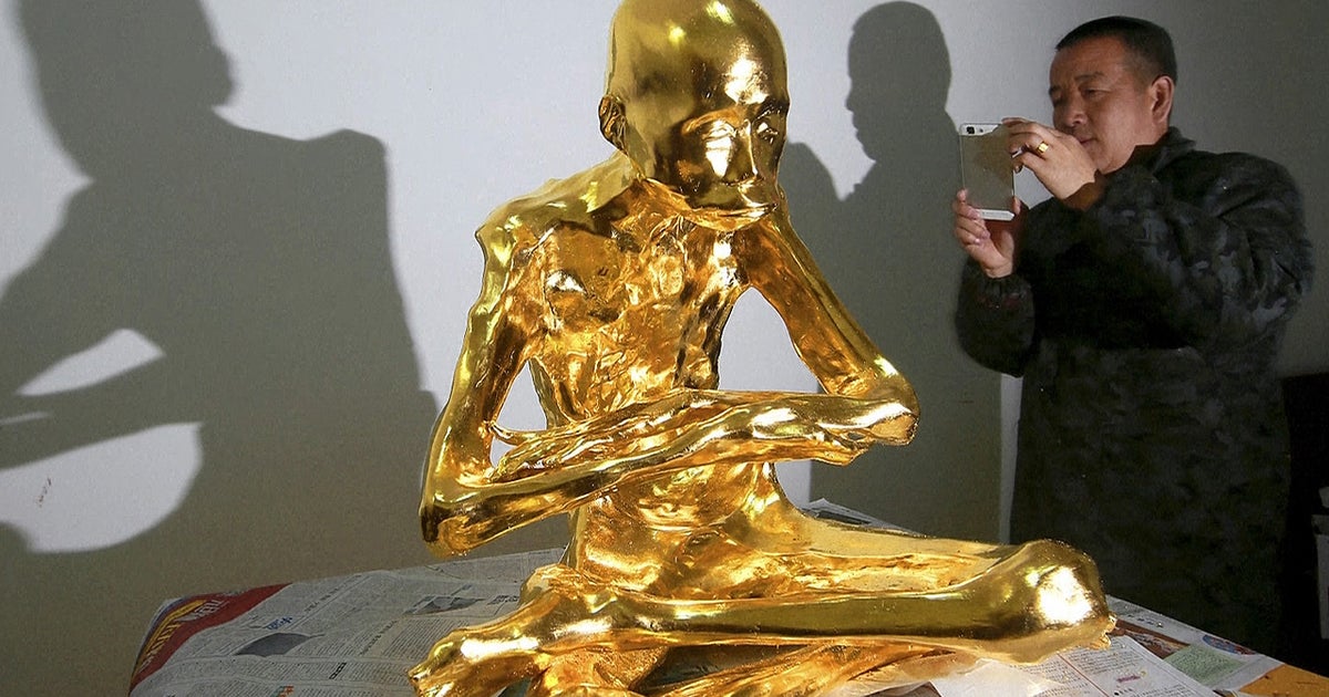 China Buddhist monk Fu Hou turned into gold leaf-covered mummy at ...