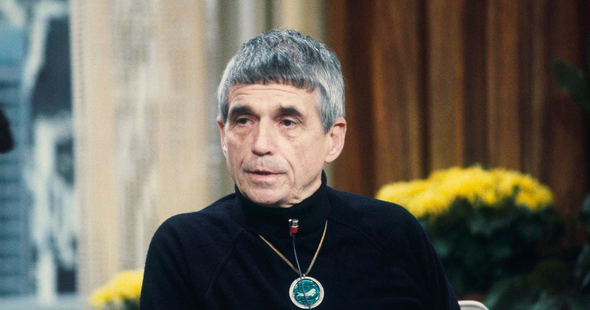 Jesuit priest, peace activist Daniel Berrigan dies at 94 - CBS News