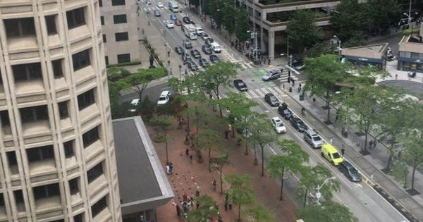 Widespread power outage hits downtown Seattle - CBS News