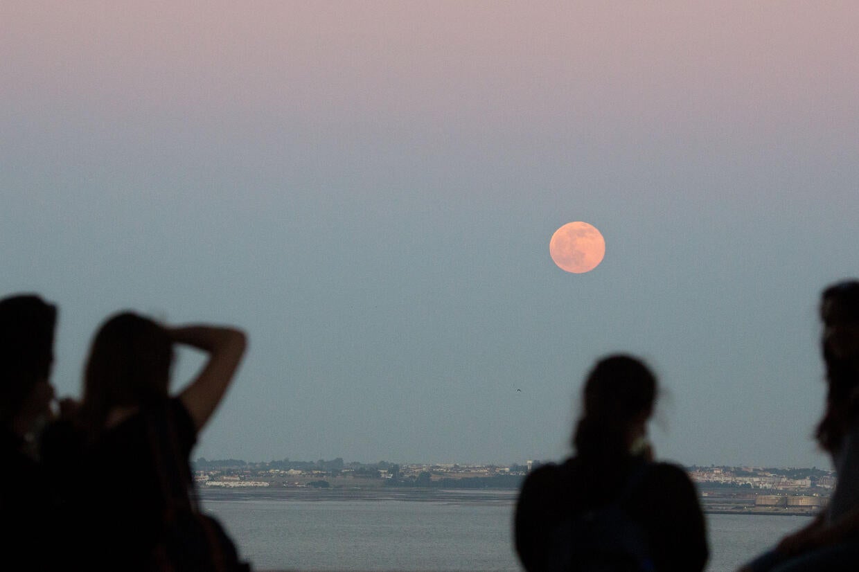 "Strawberry moon" arrives with the summer solstice - CBS News