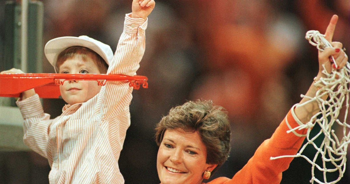 A look at Pat Summitt's milestone victories among the 1,098 - CBS News
