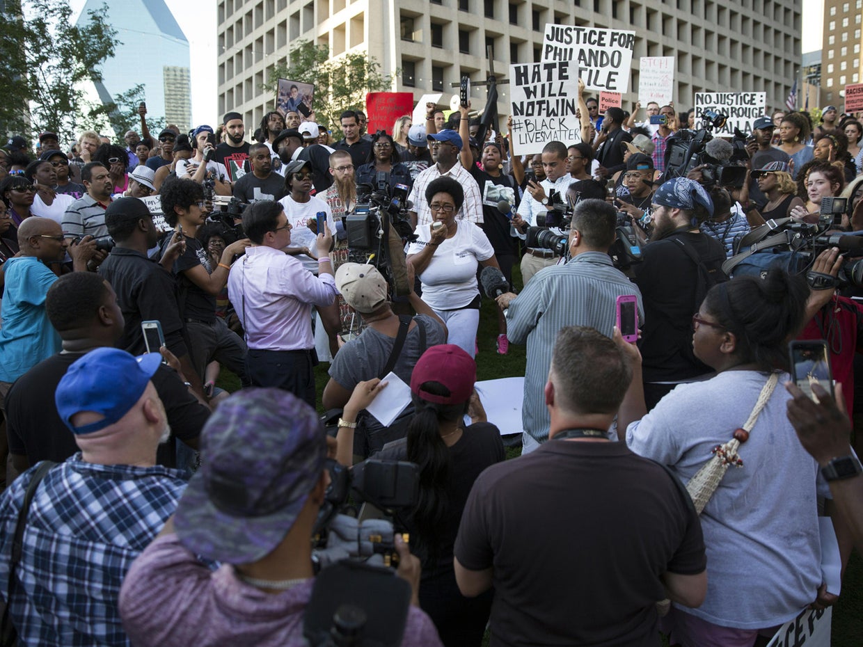Dallas shooting: Police officers killed in ambush