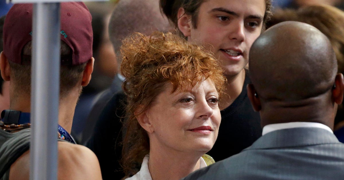 Susan Sarandon responds to the internet memes about her DNC pouting ...