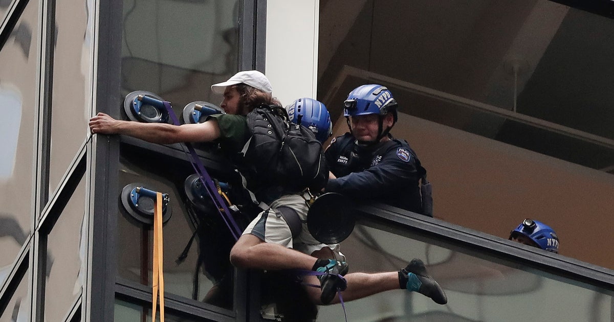 Man apprehended by police after climbing Trump Tower in NYC - CBS News