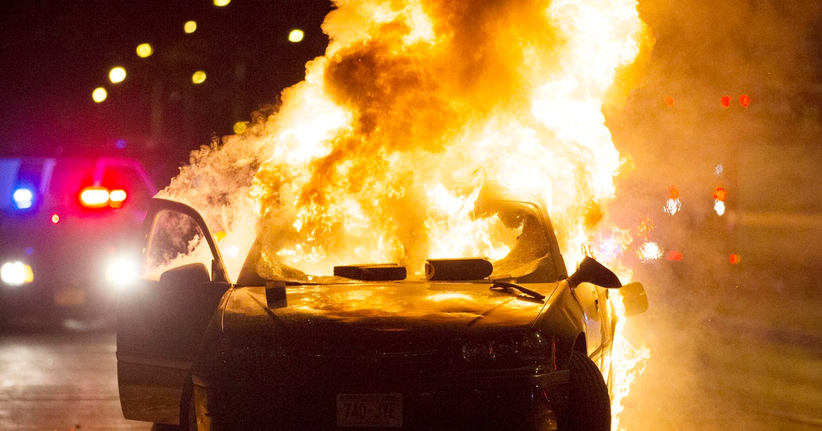 Police shooting in Milwaukee sparks violent protest - CBS News