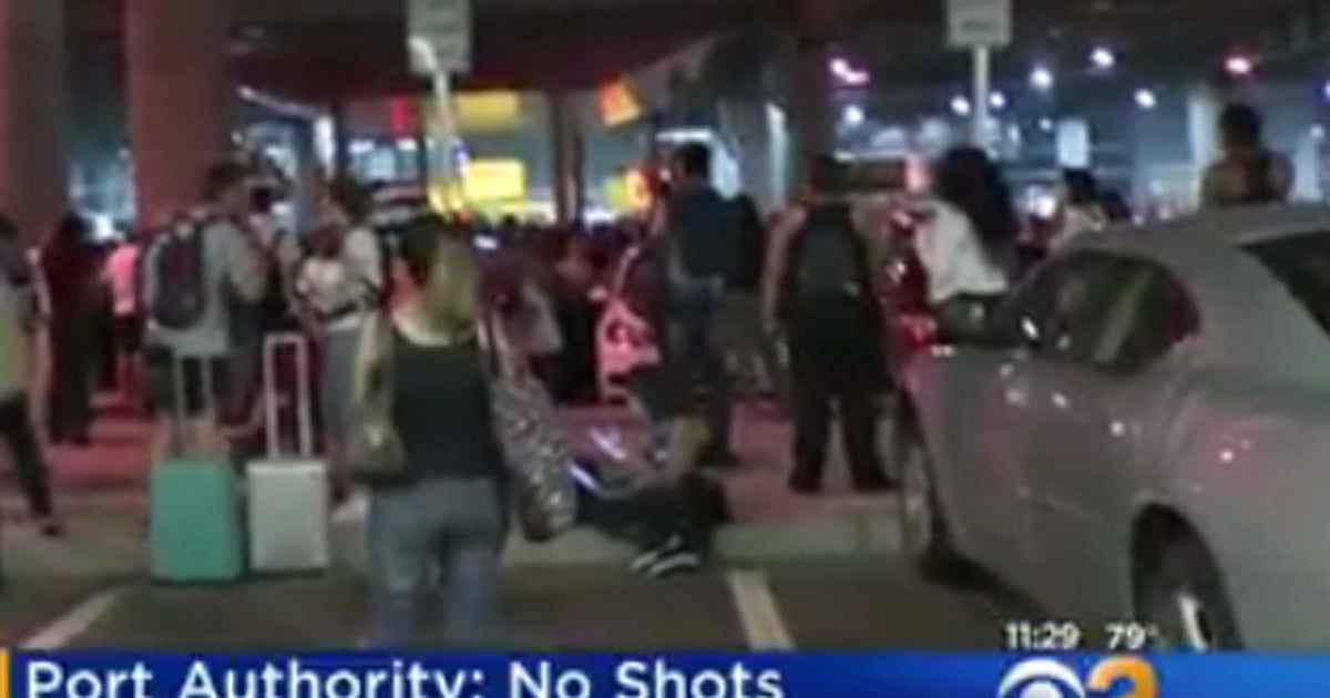 Gunfire scare at New York's JFK Airport - CBS News