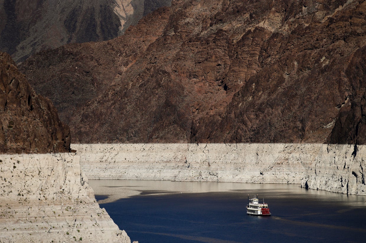 "The shrinking lake" - Lake Mead at historic lows