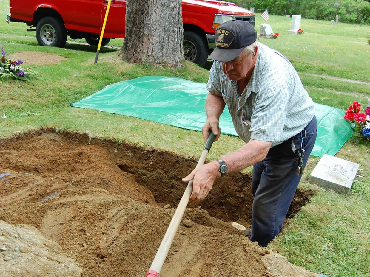 An old-school gravedigger plies his trade - CBS News