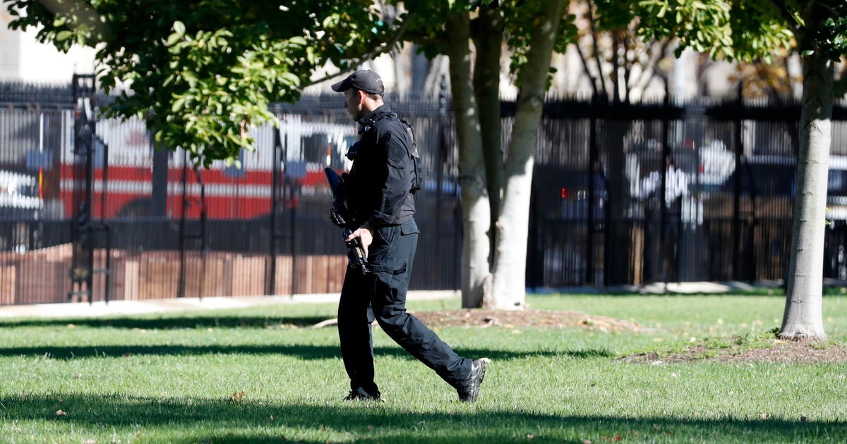 White House Lockdown After Man With Gun On Pennsylvania Avenue Cbs News