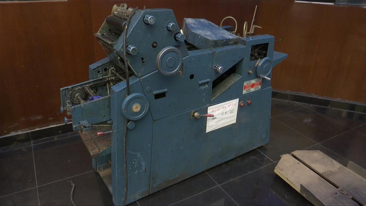 Secret Service makes massive counterfeit bust in Peru - CBS News