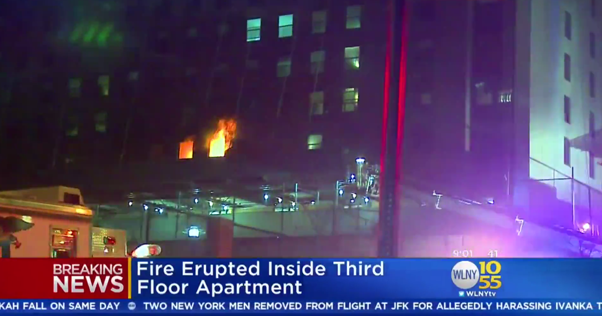 Manhattan West Side fire: Injuries reported, residents trapped on roof ...