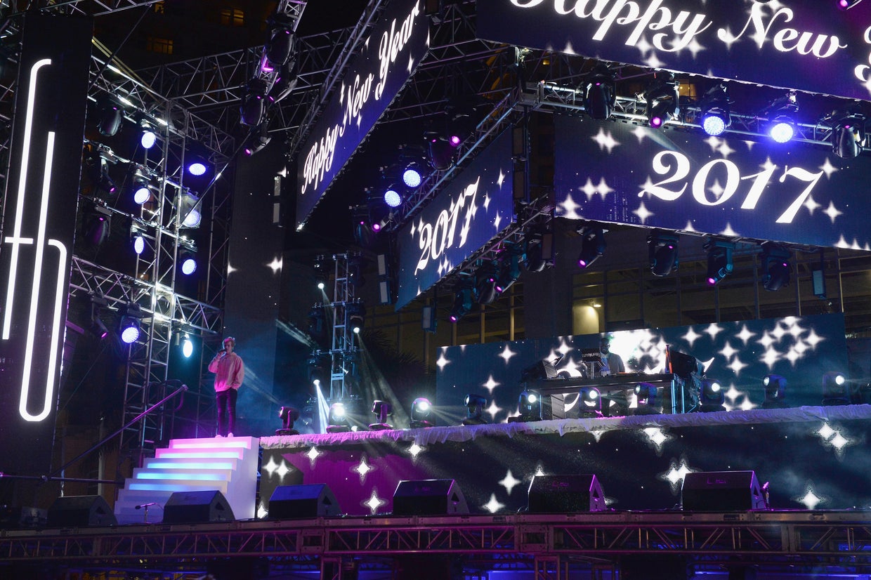 New Year's 2017: Photos of Americans ring in 2017 from Times Square